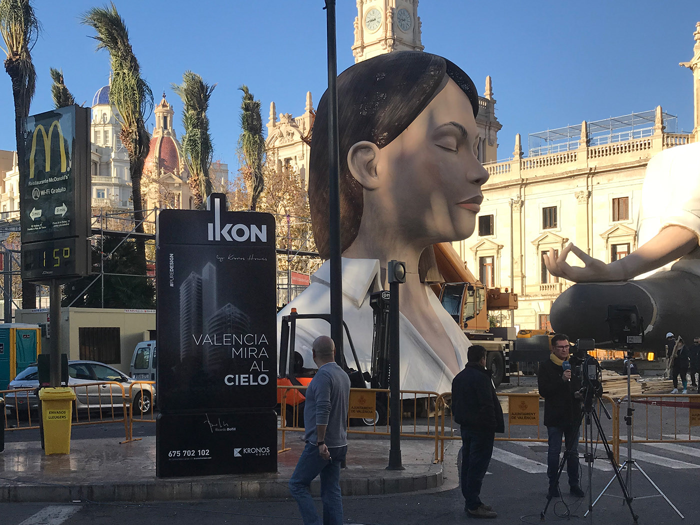 Ikon - Cat and Curious